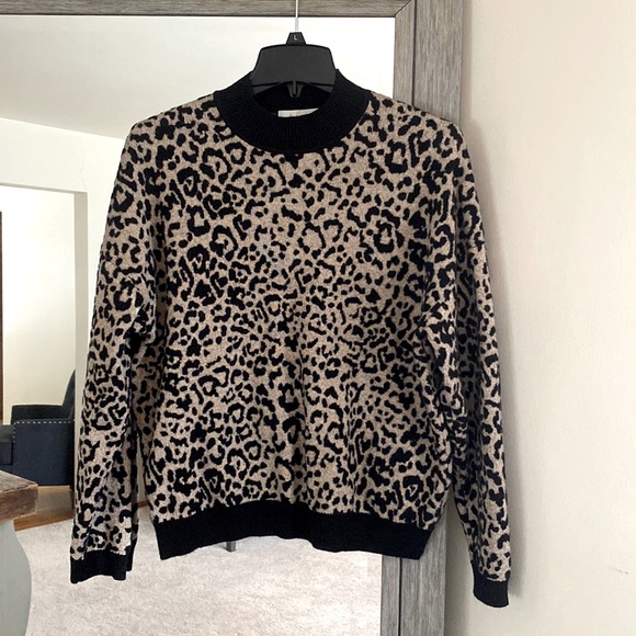 Wayf | Sweaters | Wayf M Cheetah Print Mid Neck Long Sleeve Crop Style ...